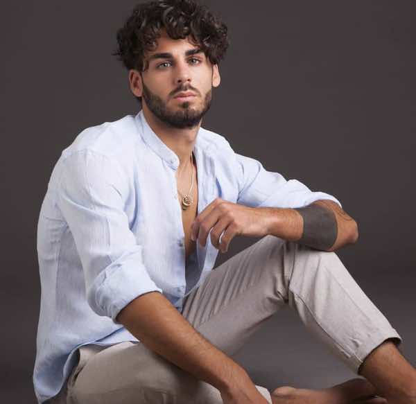 Alberto Urso il tenore di Amici bello come il sole, le foto in costume ...