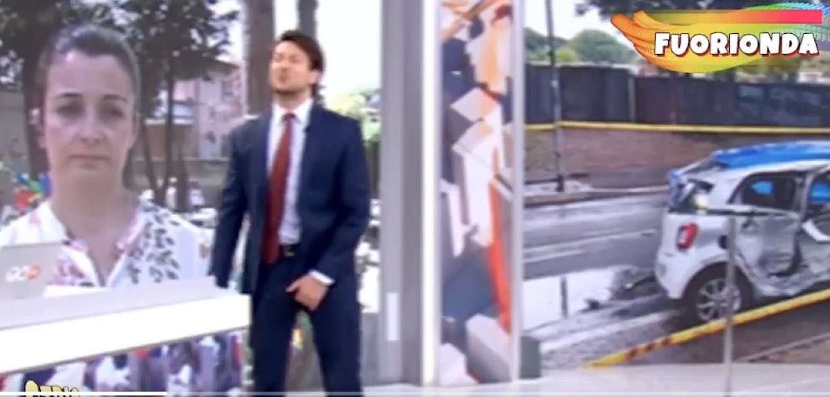 Andrea Giambruno fuori onda: si tocca le parti basse e non solo ...