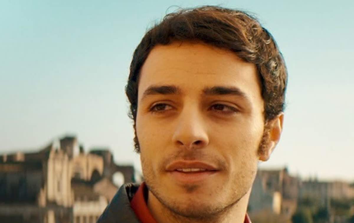 Damiano Gavino rigoglioso in primo piano in Nuovo Olimpo - Tuttouomini