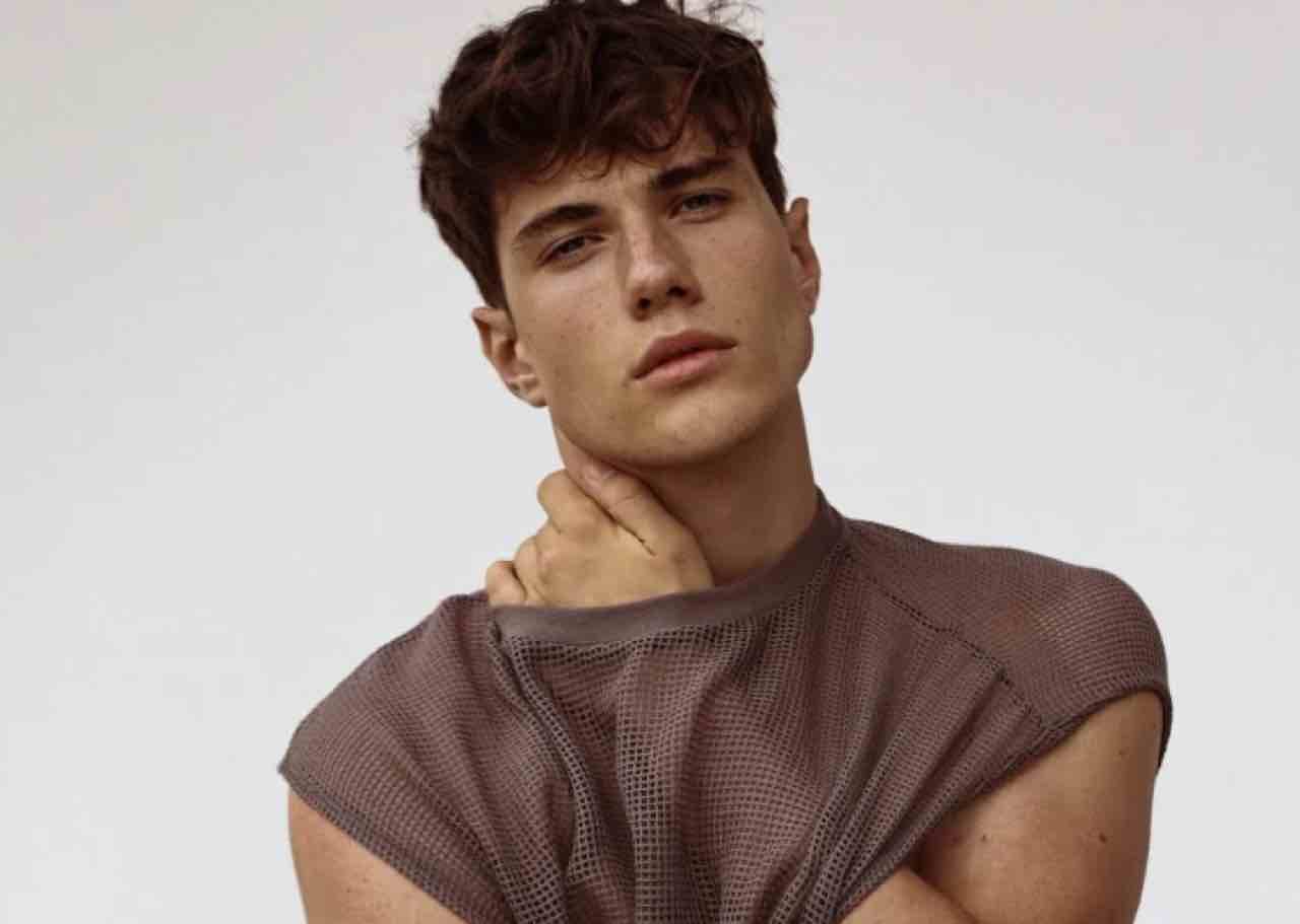 Edoardo Il più bello d'Italia 2019 cambia vita e diventa prete la sua ...