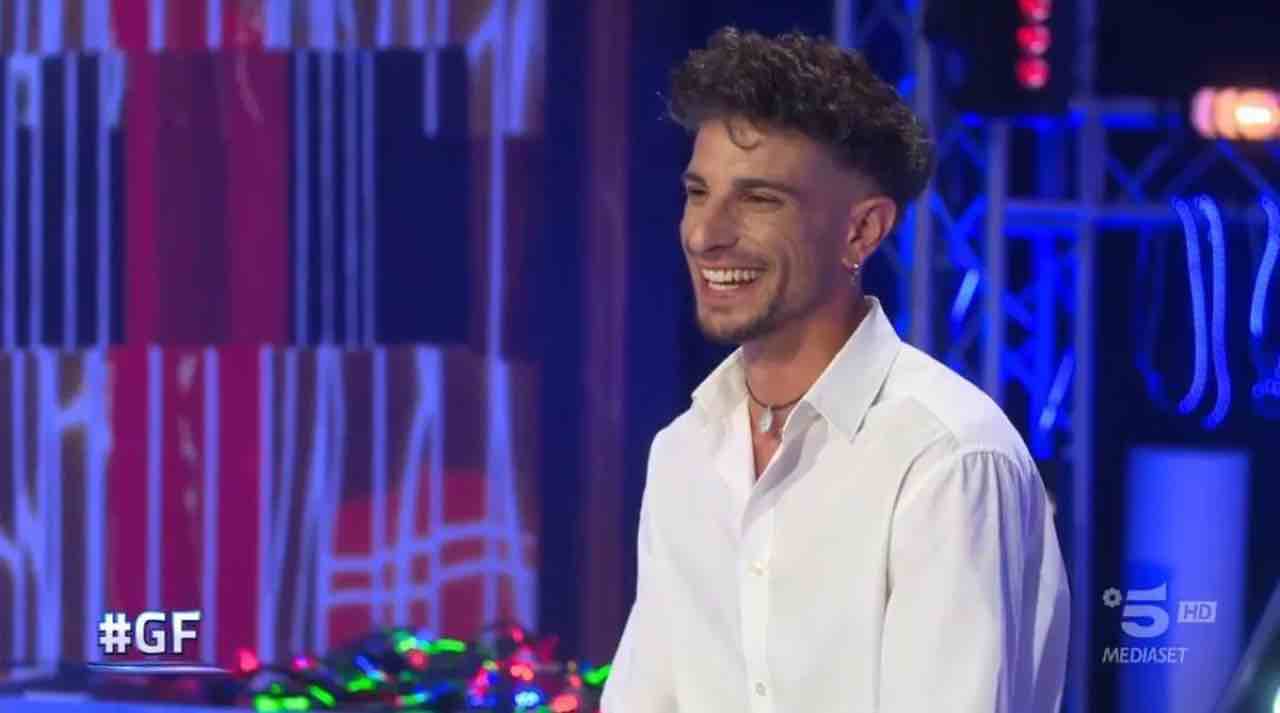 Giuseppe grande fratello altezza, età, peso: tutto sul bidello di ...