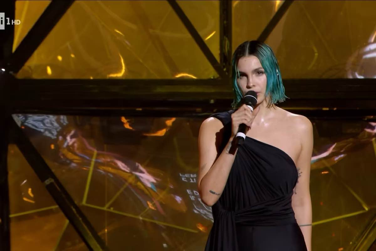 L'AI colpisce anche Rose Villain: sue foto Fake nud@ su internet ...