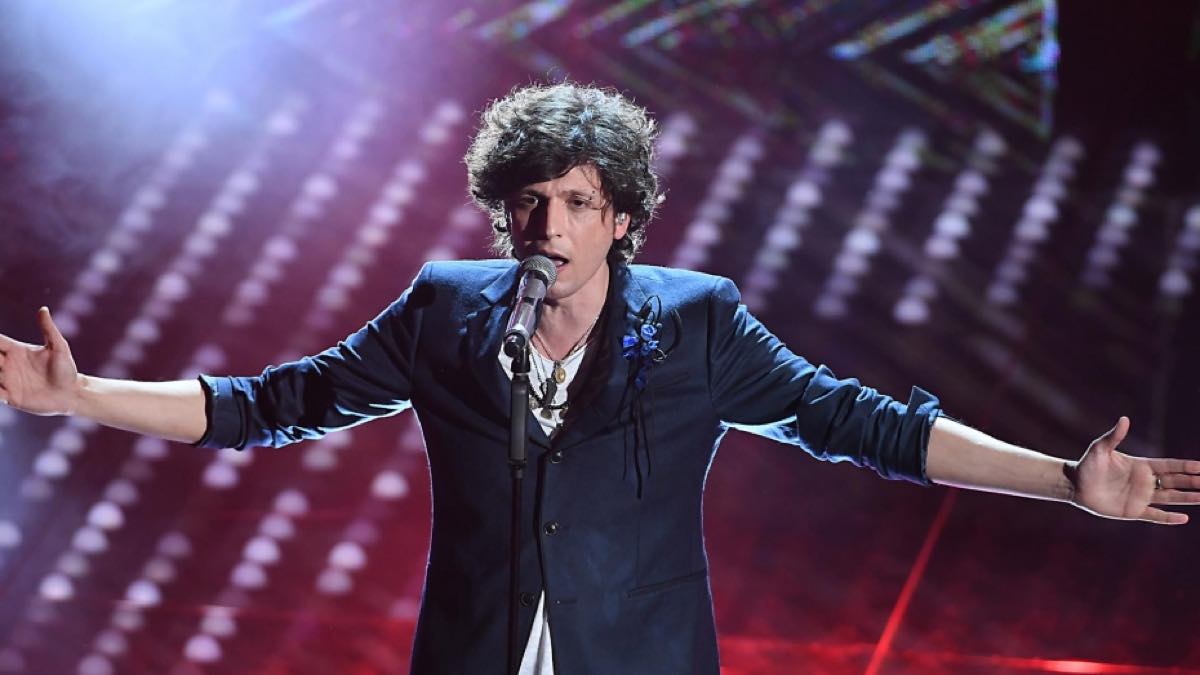 Ermal Meta altezza peso età: tutto sul cantante, vita privata e carriera - Tuttouomini