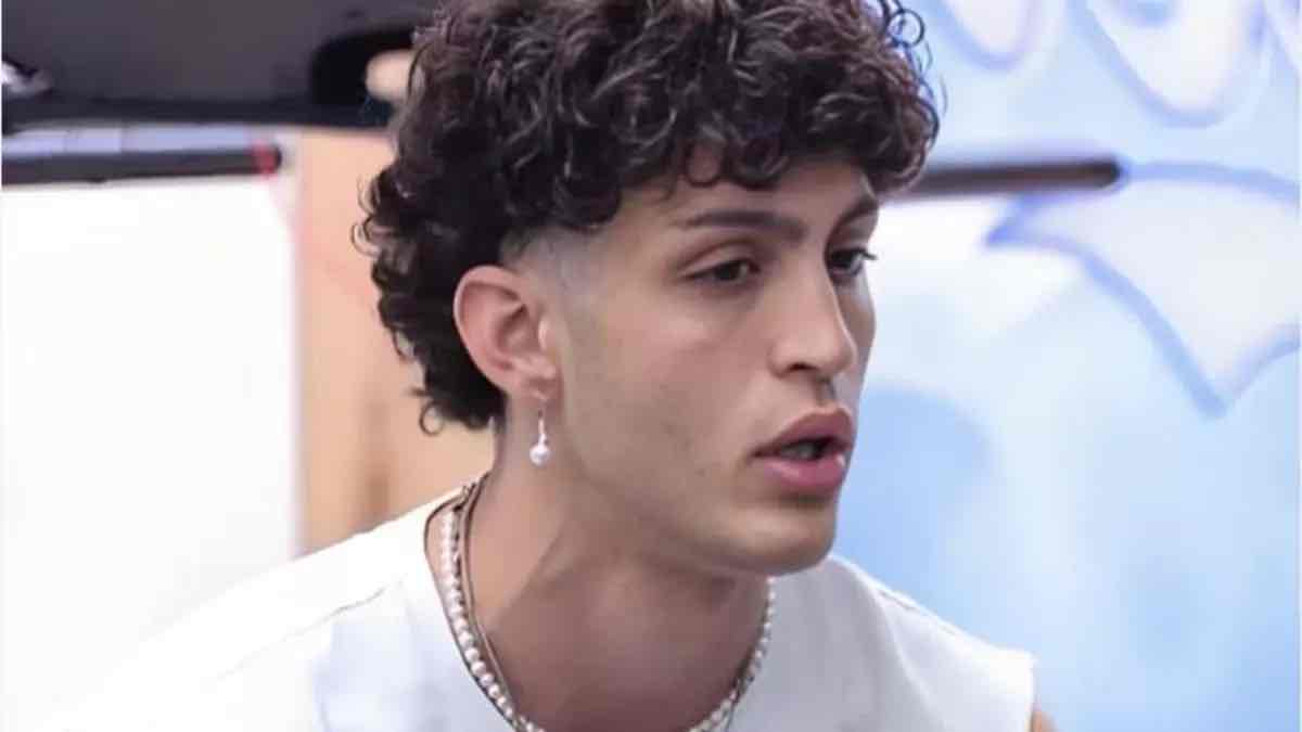 Mida altezza peso età e fidanzata: tutto sul cantante di Amici ...
