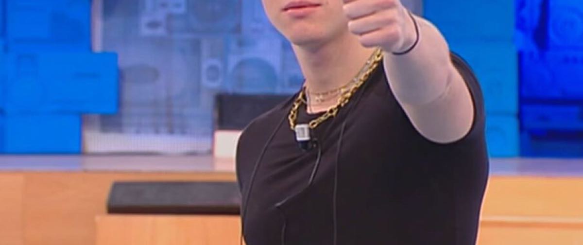 Ex cantante di Amici mostra il suo backstage in mezzo alla natura ...