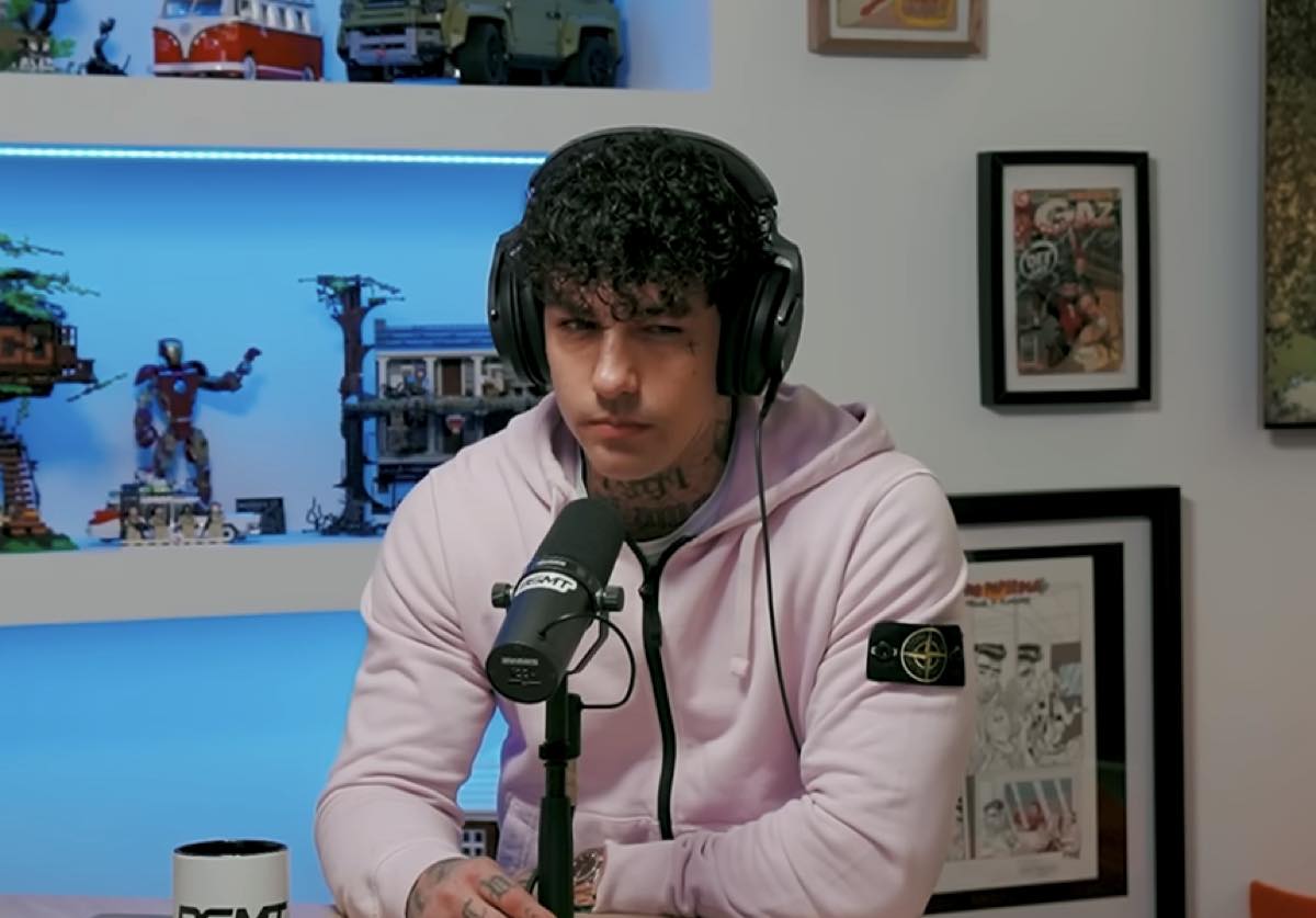 Tony Effe quanto è alto: peso, tatuaggi e altezza del rapper - Tuttouomini