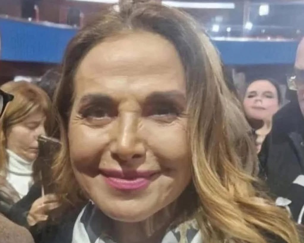Barbara D'Urso in attesa di tornare su Rai Uno si mostra senza luci e ...
