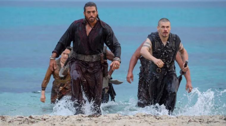 Chi ha doppiato Can Yaman in Sandokan: la voce che non è piaciuta alle fan - Tuttouomini