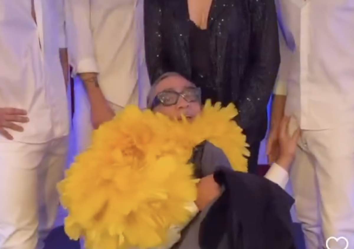 Mariotto a Ballando t0cca le parti basse di un ballerino di Amanda Lear ...