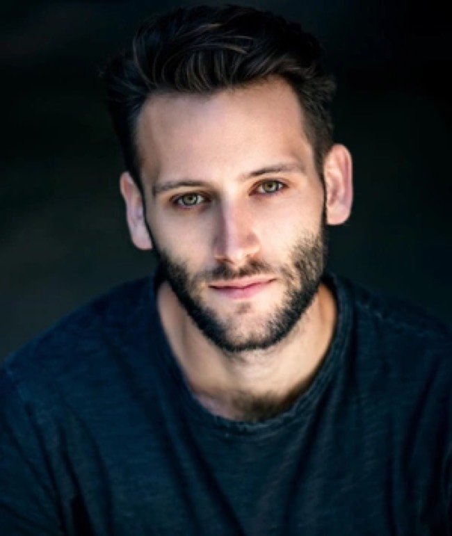 Tim Bettermann nel film Nothing Left - Just That Summer mostra tutto i ...