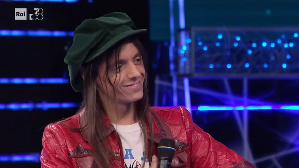 Chi è Lucio Corsi: età, altezza, peso, carriera, vita privata e ...