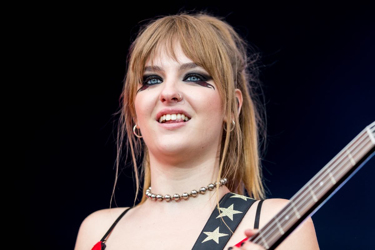 Chi è Victoria De Angelis dei Maneskin: età, peso, altezza e vita ...