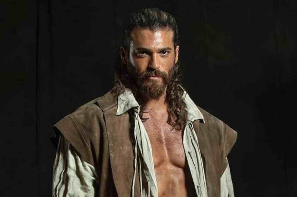 Can Yaman El Turco nuovo shooting fotografico che fa perdere la testa ...