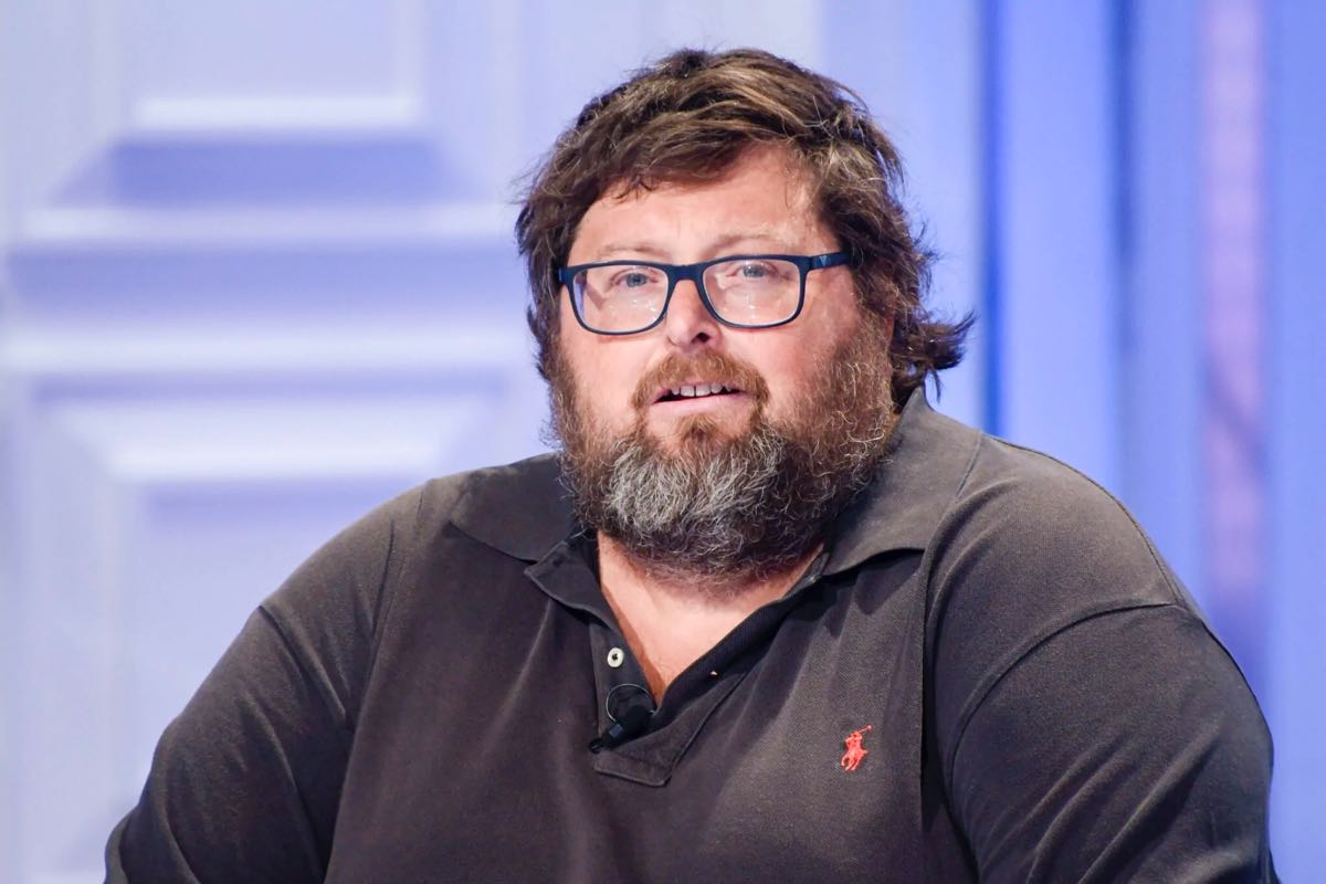 Mario Adinolfi all'isola dei famosi e noi ce lo ricordiamo mentre ...