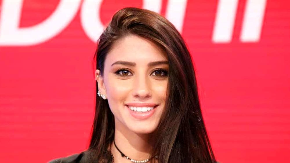 Chi è Angela Nasti beccata con Stefano De Martino: età, lavoro e vita ...