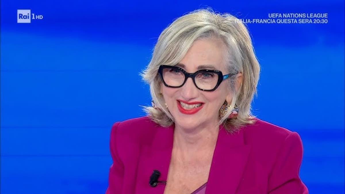 Chi è Lunetta Savino: età, altezza, peso, vita privata e carriera ...